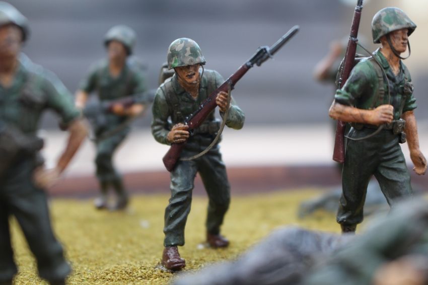 Airfix Multi pose US Marines 1/32 - International Scale Modeller